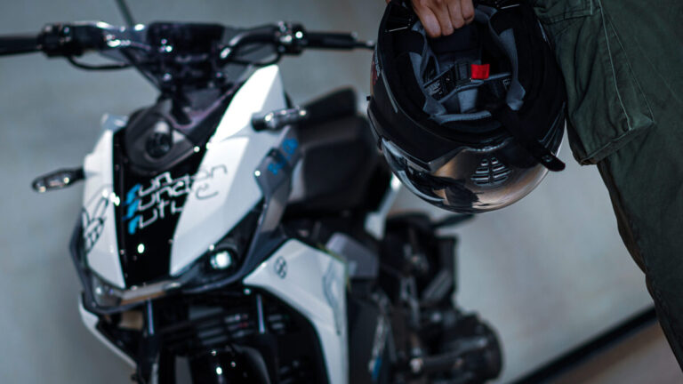 新世代電動スポーツスクーター「FELO FW-06」が日本初登場 | 【モトメガネ】バイク・オートバイ|自動車・クルマ|キャンプのニュース情報