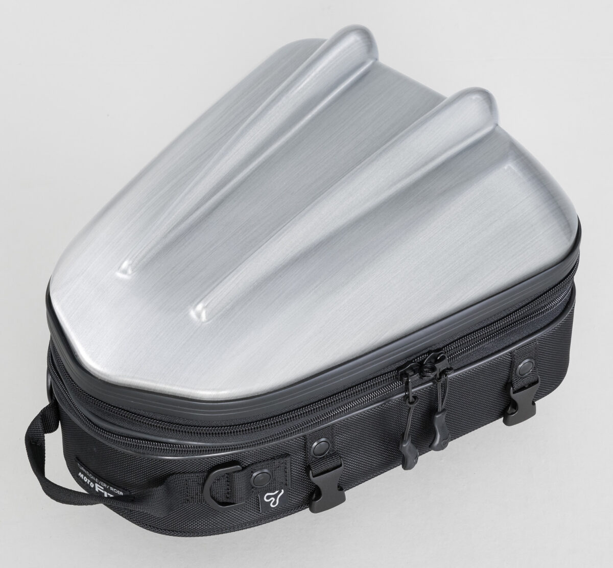 幅広いツーリングシーンに対応 より使いやすくなった「シェルシートバッグ2」が登場 | 【モトメガネ】バイク・オートバイ|自動車・クルマ ...