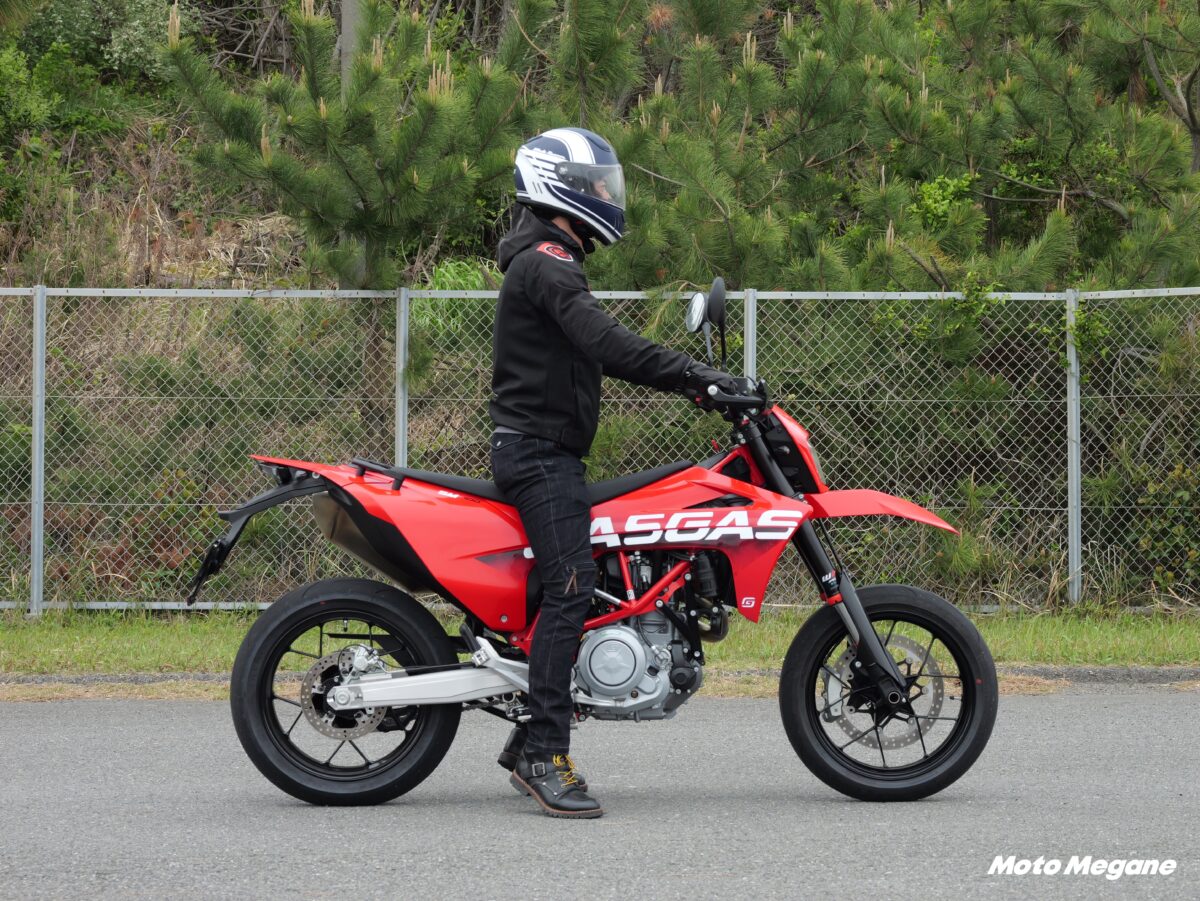 イケイケのじゃじゃ馬！気持ち高ぶるモタードマシン【GASGAS SM700】 | 【モトメガネ】バイク・オートバイ|自動車・クルマ|キャンプの ...