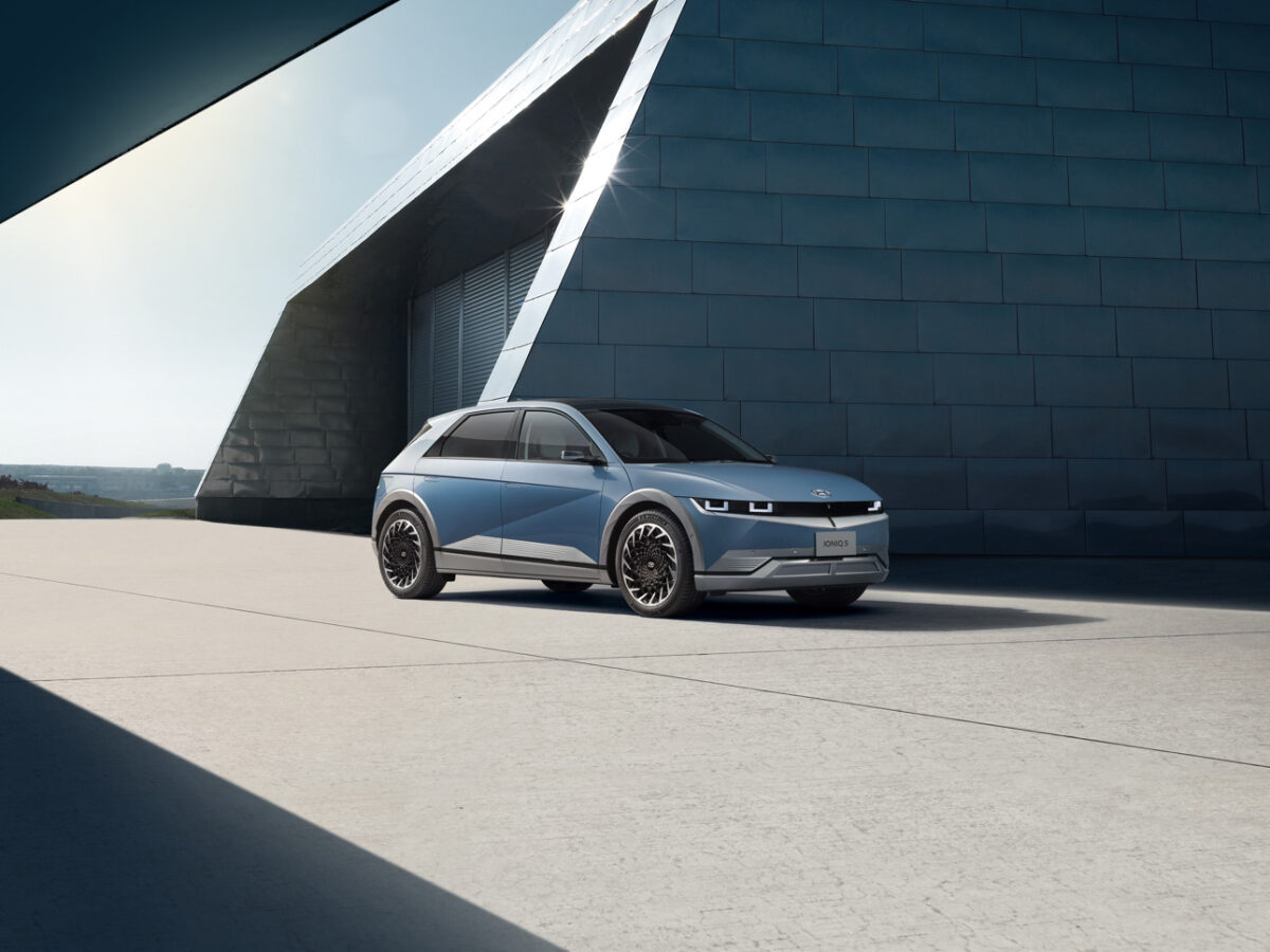 視認性抜群デジタルミラー採用の100台限定のEV「IONIQ 5」が登場 | 【モトメガネ】バイク・オートバイ|自動車・クルマ|キャンプのニュース情報