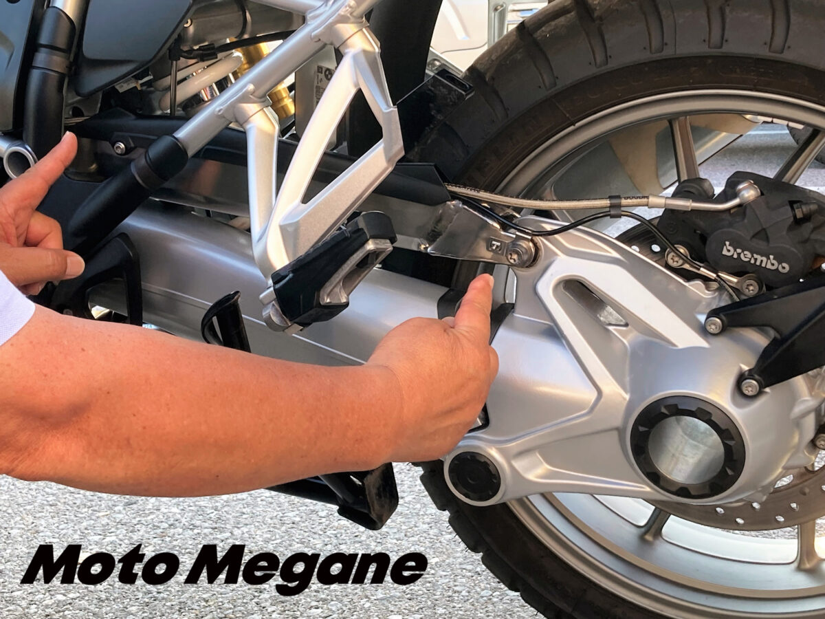 148cm女子ライダーも乗れる！ R1200GSを機能的にローダウンした大学教授のお話 | 【モトメガネ】バイク・オートバイ|自動車・クルマ|キャンプのニュース情報