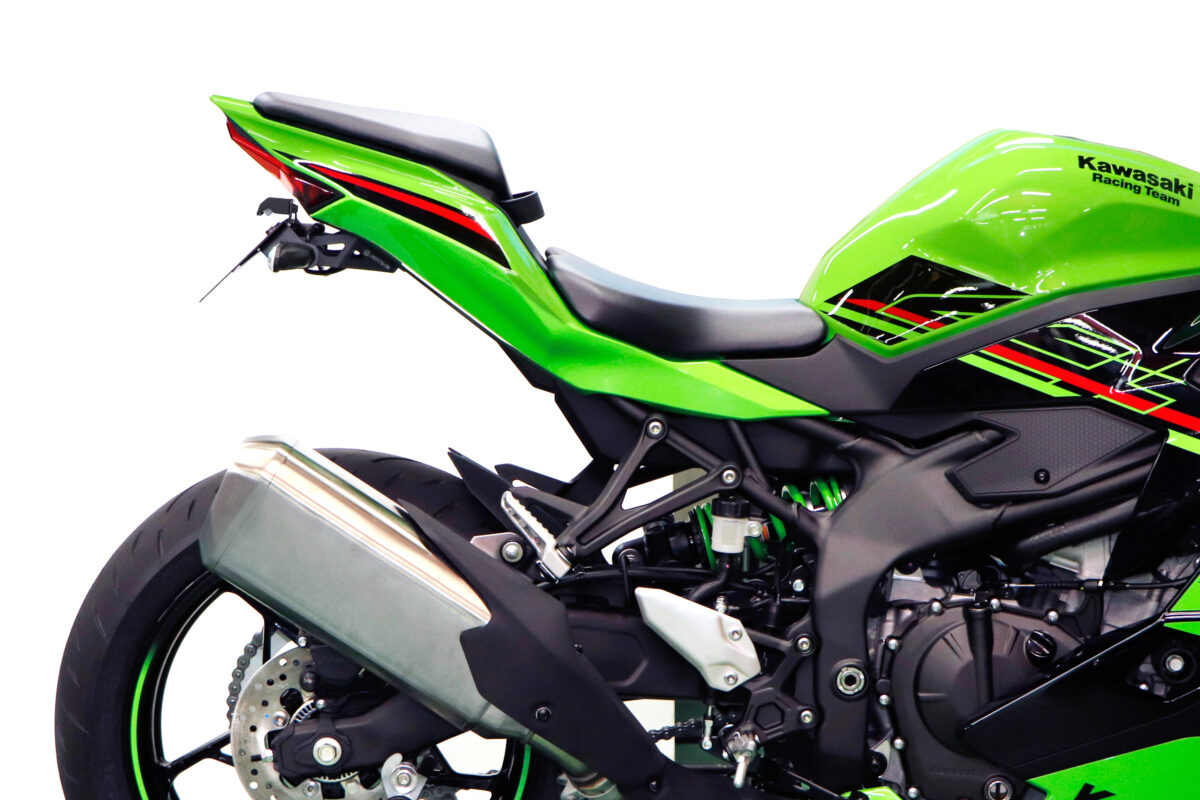 レースシーンでも採用される高品質スクリーンにZX-4RSE/RR用が登場 | 【モトメガネ】バイク・オートバイ|自動車・クルマ|キャンプのニュース情報