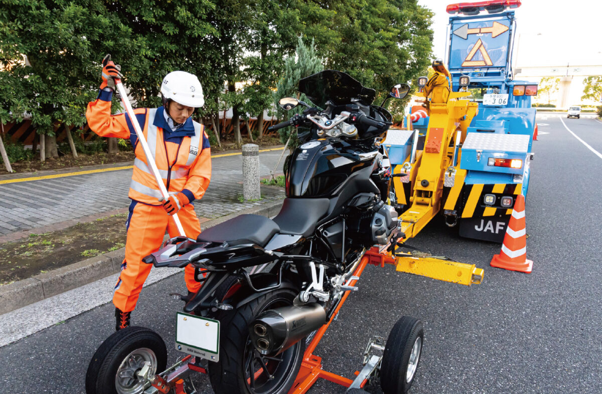 二輪ロードサービスを実演！JAFが「SUPER BIKE RACE in KYUSHU」出展 | 【モトメガネ】バイク・オートバイ|自動車・クルマ|キャンプのニュース情報