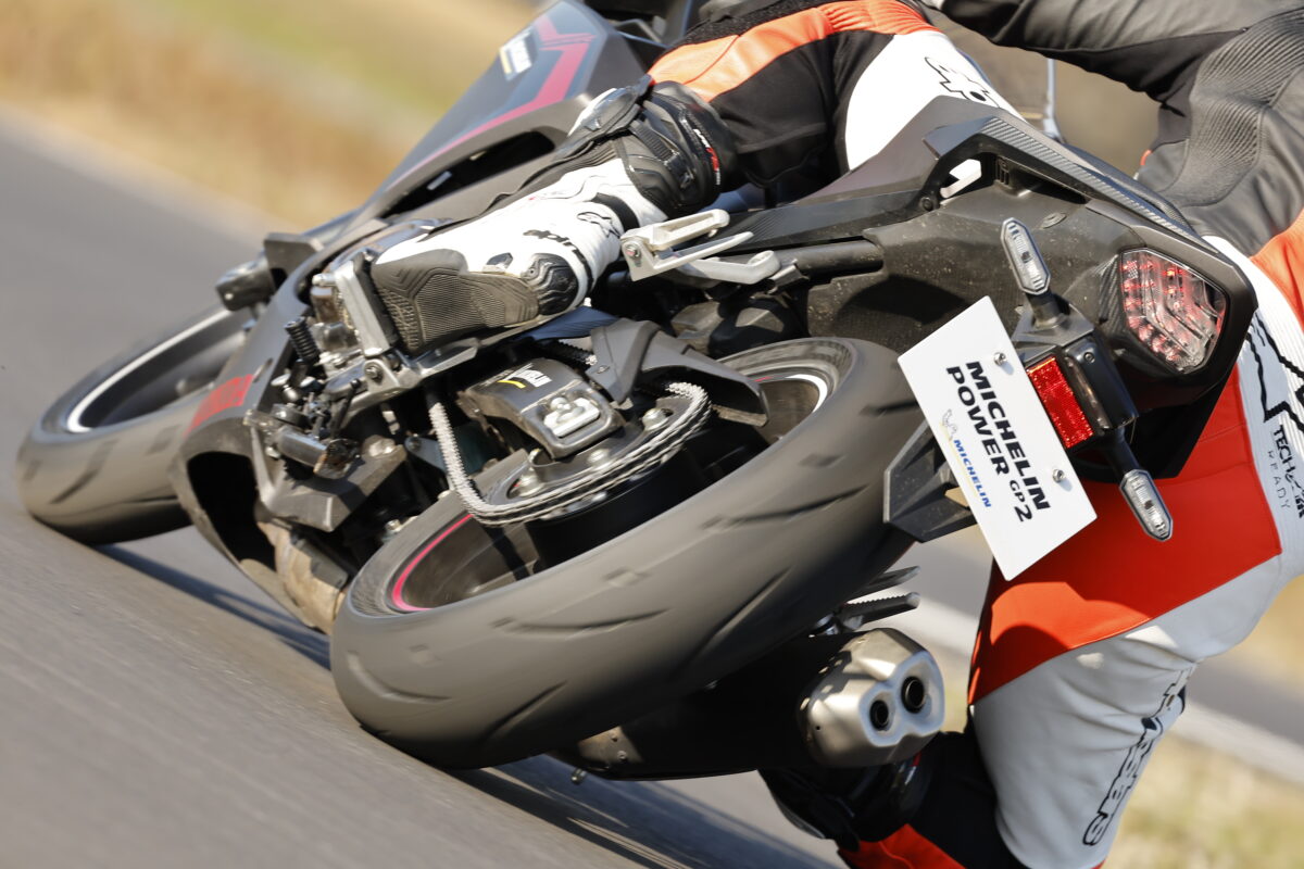 冬の早朝から雨のワインディングまで意のままに扱える！【MICHELIN POWER 6／POWER GP2】 | 【モトメガネ】バイク ...