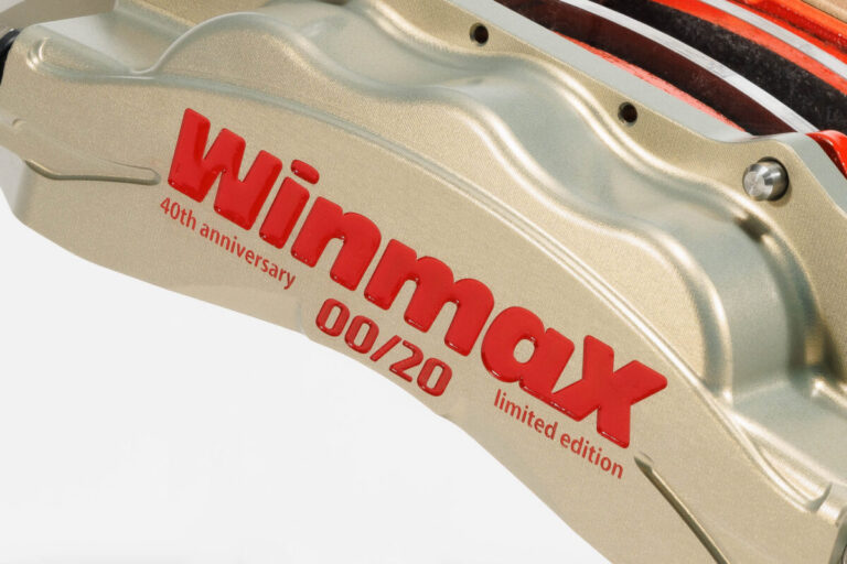 WinmaX「40周年特別仕様キャリパーキット」を東京オートサロンで初公開 | 【モトメガネ】バイク・オートバイ|自動車・クルマ|キャンプのニュース情報