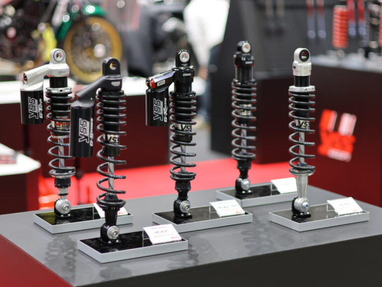 【YSS】バイクの新旧、オンオフ問わず豊富なサスペンションラインナップをリーズナブルに提供！【モーターサイクルショー2024】 | 【モト ...