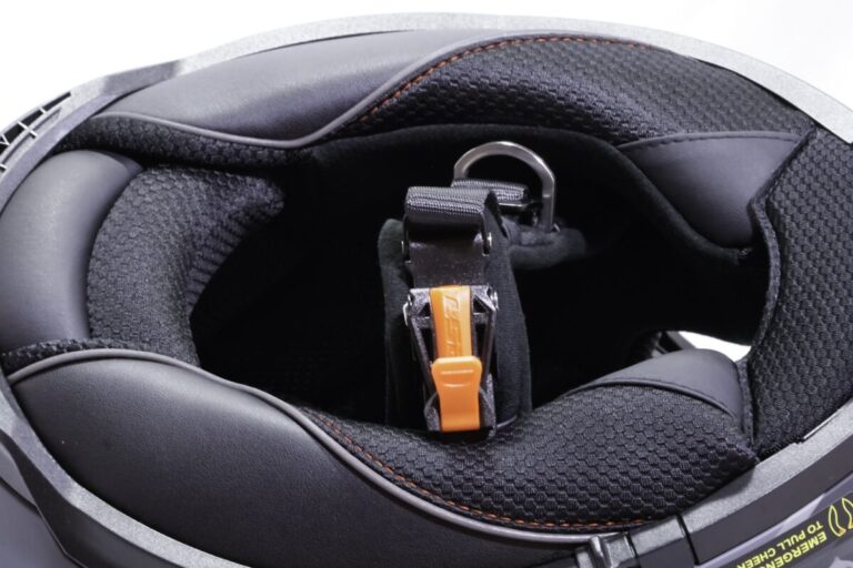 日本人の頭のハチにフィット！世界のトップライダーも愛用するLS2ヘルメットに「JAPAN FIT MODEL」が登場 | 【モトメガネ】バイク ...