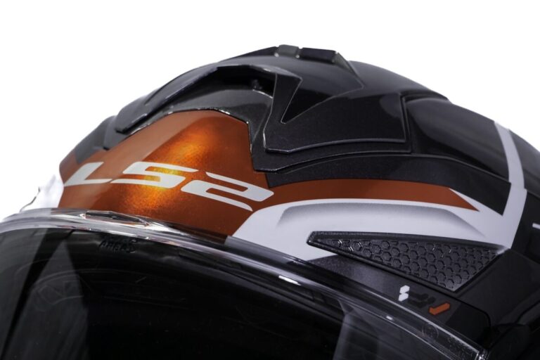 日本人の頭のハチにフィット！世界のトップライダーも愛用するLS2ヘルメットに「JAPAN FIT MODEL」が登場 | 【モトメガネ】バイク ...