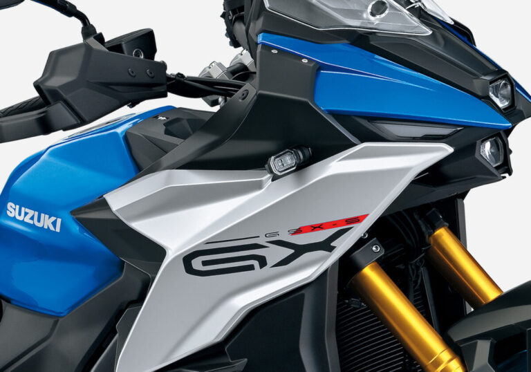スズキ新型「GSX-S1000GX」発売！鮮やかな新色でスポーツツアラーの魅力UP | 【モトメガネ】バイク・オートバイ|自動車・クルマ|キャンプのニュース情報