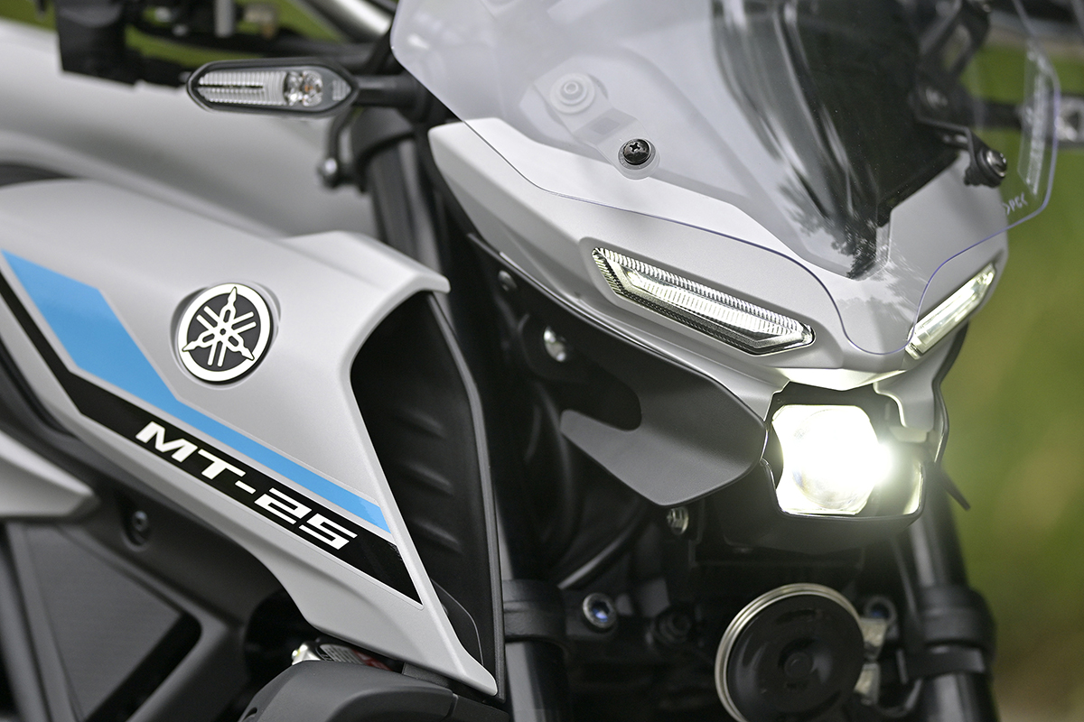 街中をキビキビ走れる扱いやすさにツーリング性能をプラスオン！ヤマハ新型MT-25 Touring | 【モトメガネ】バイク・オートバイ|自動車・クルマ|キャンプのニュース情報