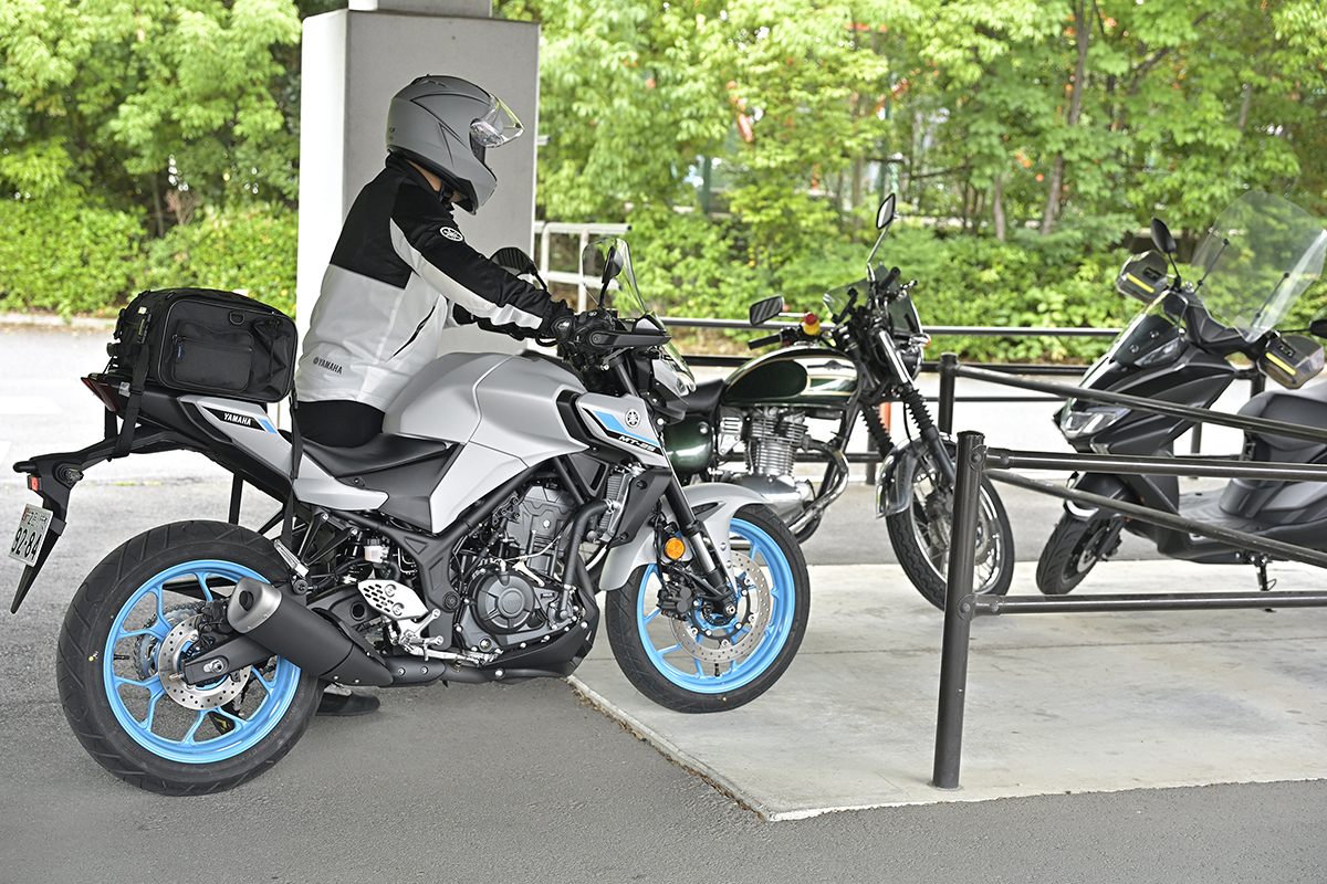 街中をキビキビ走れる扱いやすさにツーリング性能をプラスオン！ヤマハ新型MT-25 Touring | 【モトメガネ】バイク・オートバイ|自動車・クルマ|キャンプのニュース情報