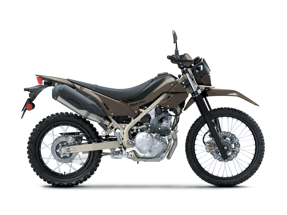 カワサキ新型「KLX230 DF」登場 実用装備充実のデュアルパーパスモデル | 【モトメガネ】バイク・オートバイ|自動車・クルマ|キャンプのニュース情報